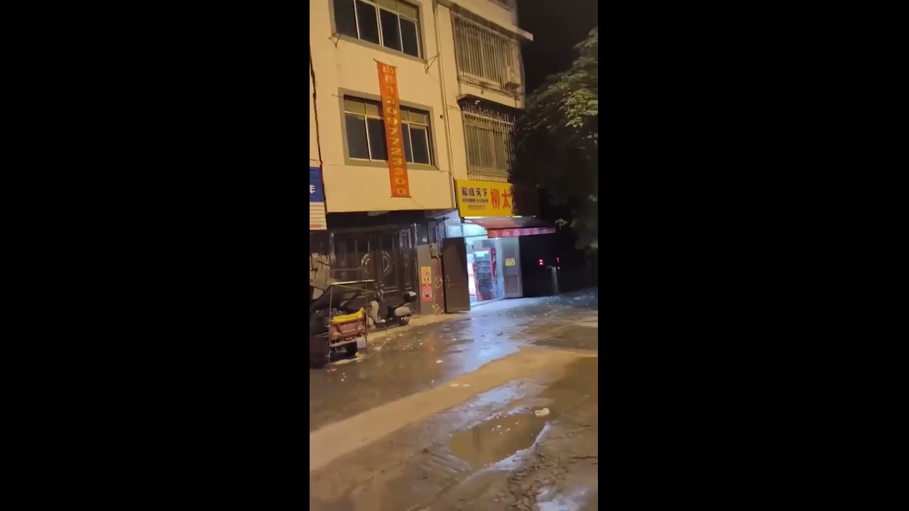 Deadly earthquake rocks southern China, buildings collapse