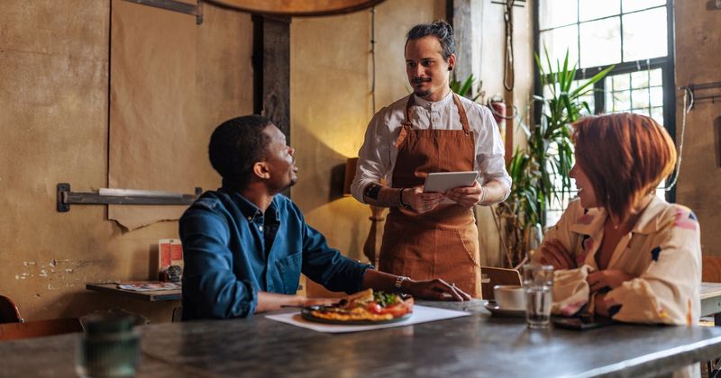 18 major red flags men watch for on a date
