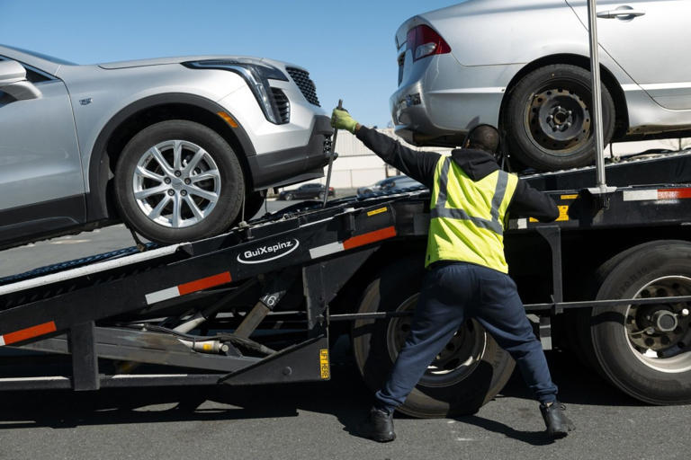 Carvana grew into a used-car titan. Its new-car sales project has ...