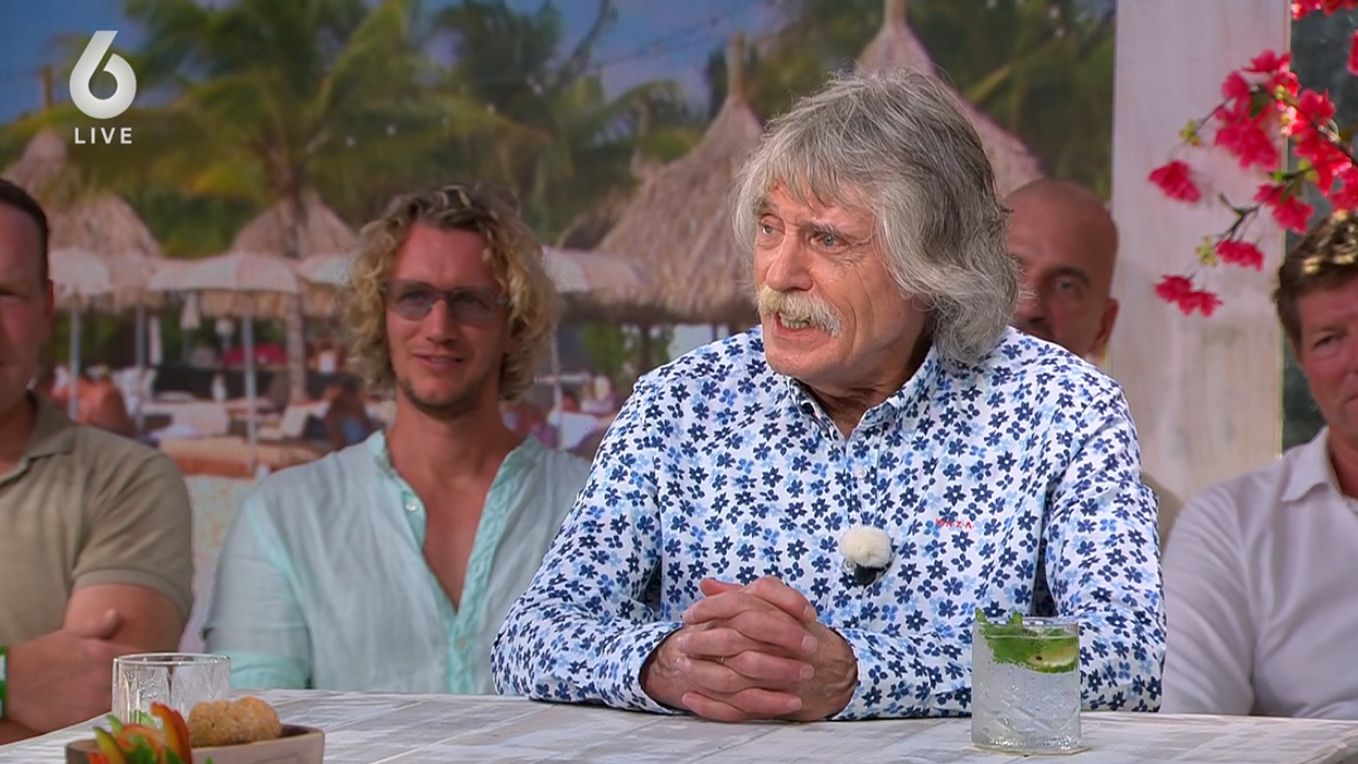 Johan Derksen haalt genadeloos uit naar analist bij Studio Voetbal ...