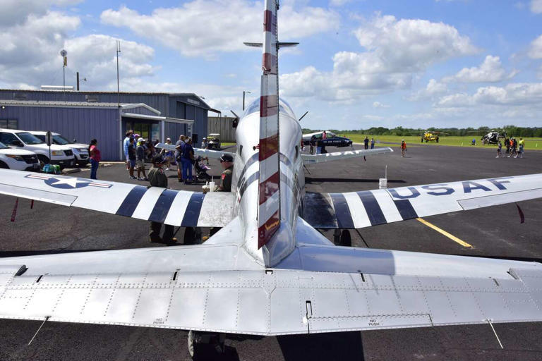 Helicopter rides, fly-bys highlight Smithville Fly-In. See photos