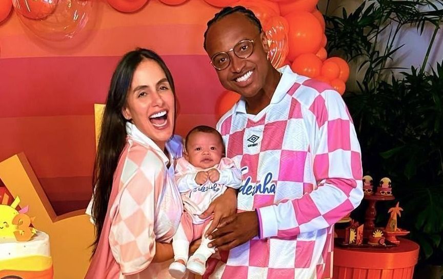 Carol Peixinho mostra momento do filho Bento andando de bicicleta