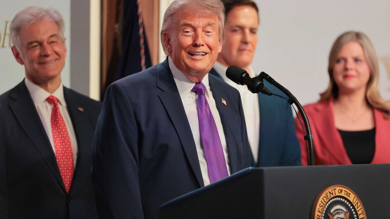 Speculation swirls over new image of Trump's hand
