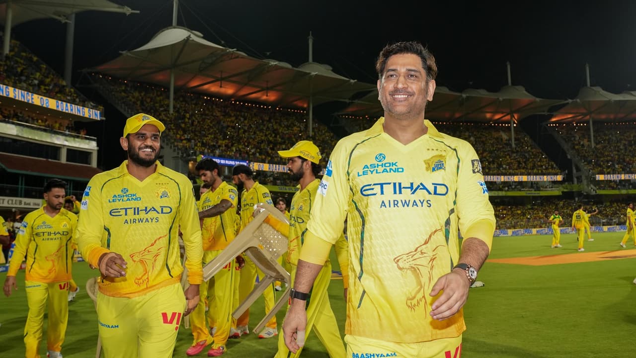 IPL 2026: CSK legend MS Dhoni enthralls Chepauk crowd with lap of ...