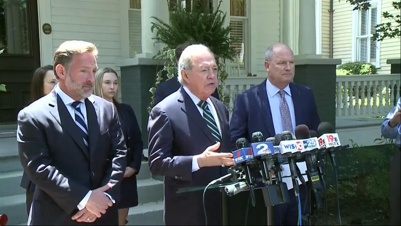Alex Murdaugh sues clerk whose behavior led state Supreme Court to ...
