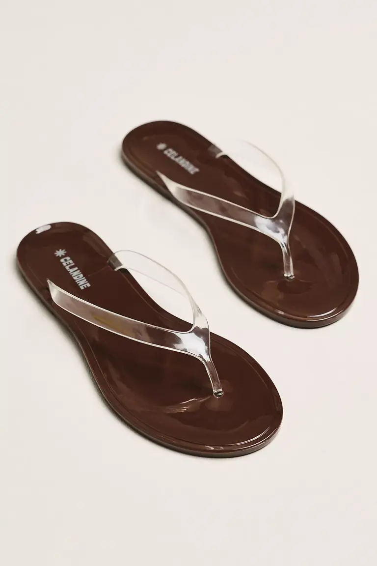 Jelly sandals are so back—whether you're 20 or 40, this is the polished ...
