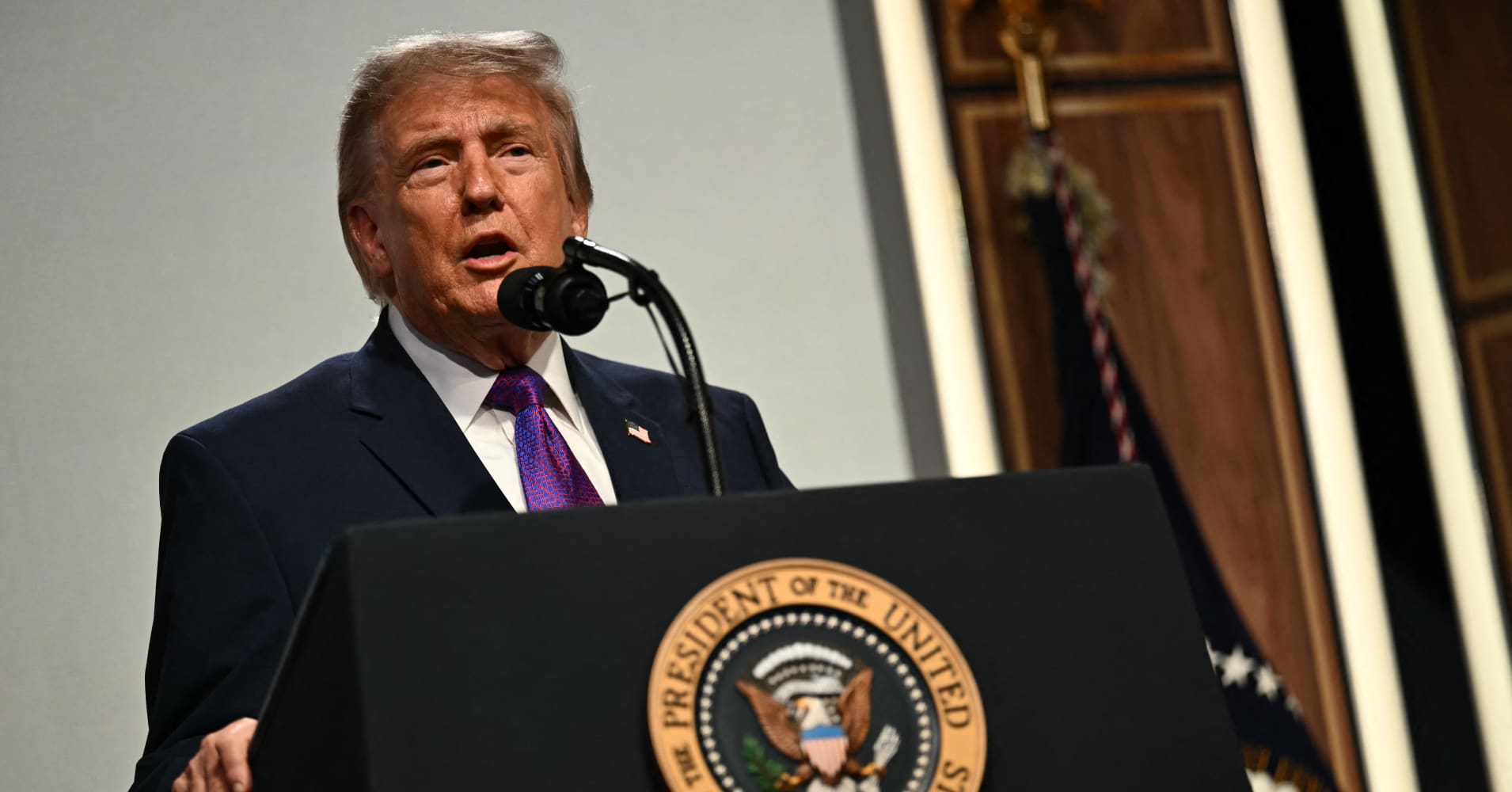 Trump says he's concerned about Ebola after American tests positive in ...