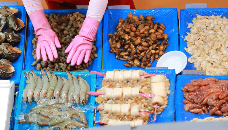 Government's 8,000-ton seafood supply stabilizes prices