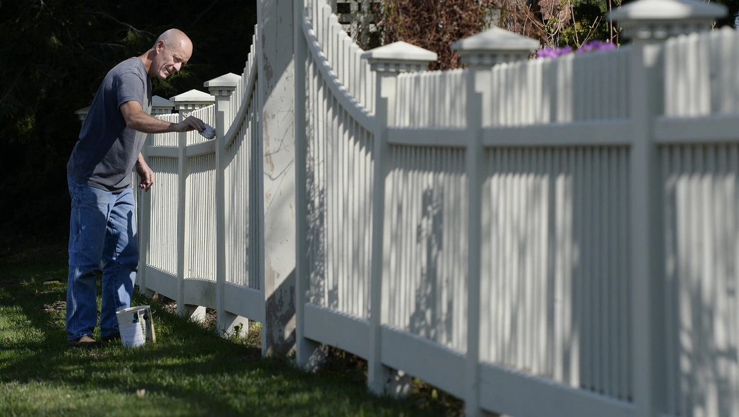 Fence painting tips for beauty and durability