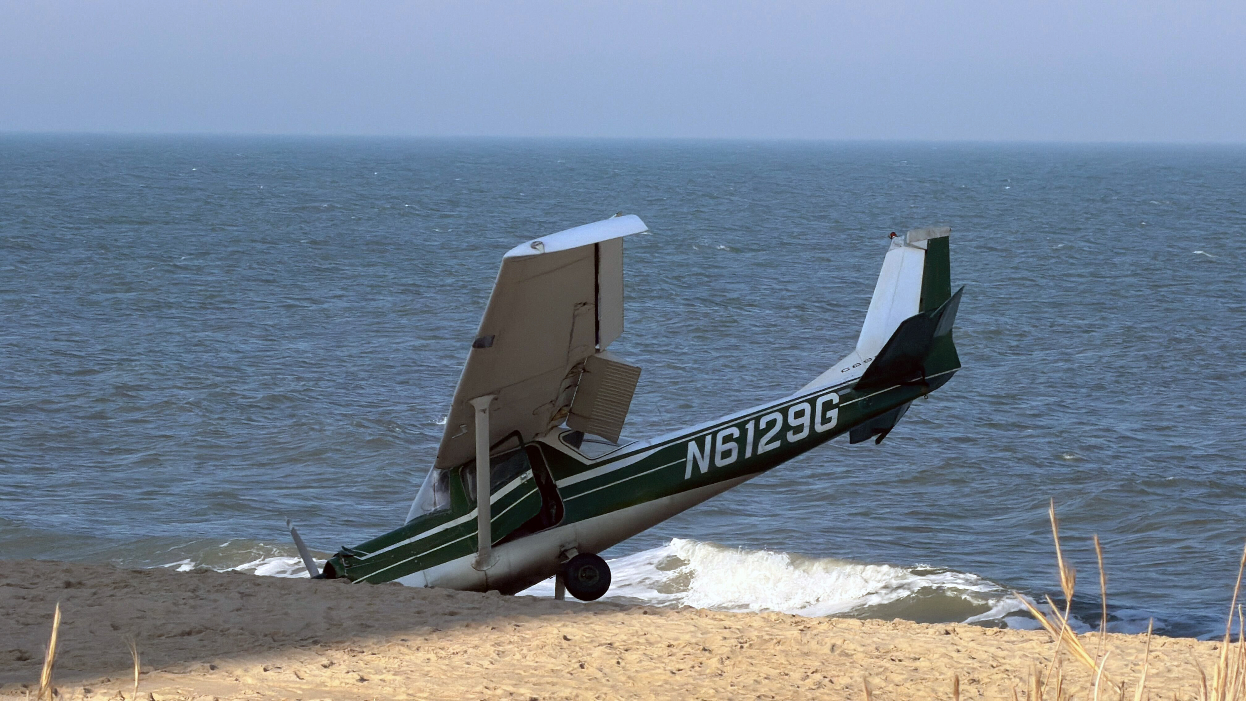 Plane makes emergency landing on Ocean City beach