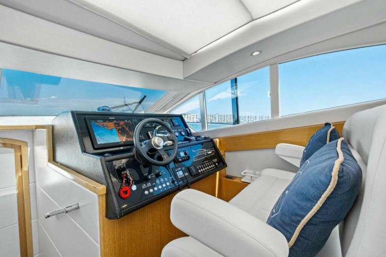 For sale: Mares 47 outboard express catamaran