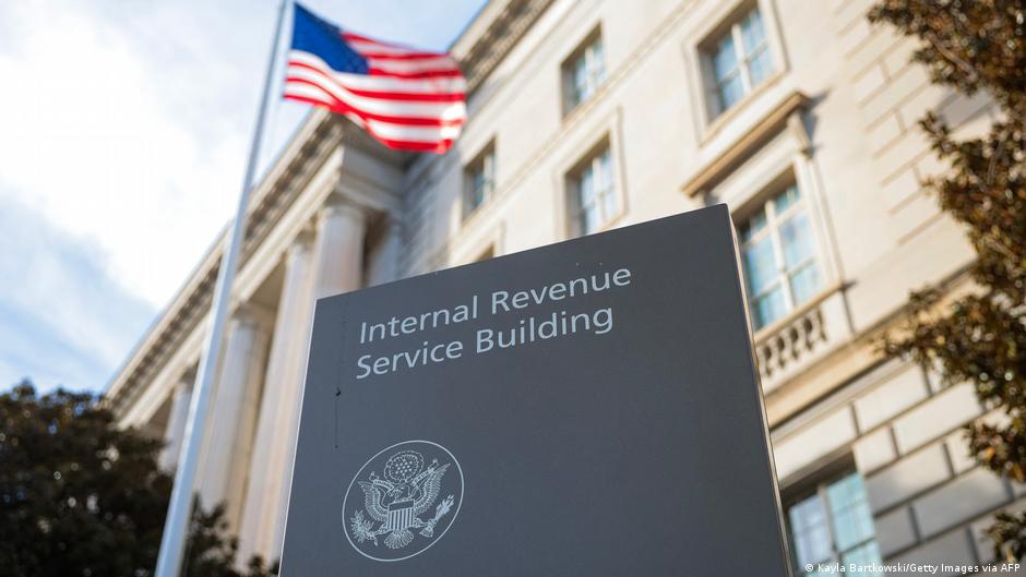 Trump drops IRS lawsuit, gets billion-dollar victim's fund