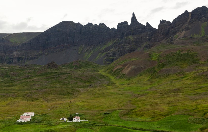 250 people live here with “no escape plan” (and they choose it over ...