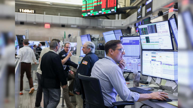 Wall Street highlights: S&P 500, Nasdaq end choppy day little changed ...