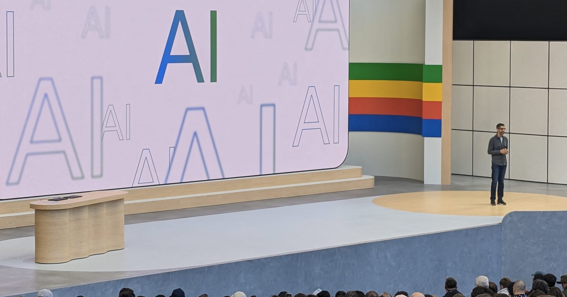 Why Alphabet has an advantage in the AI race