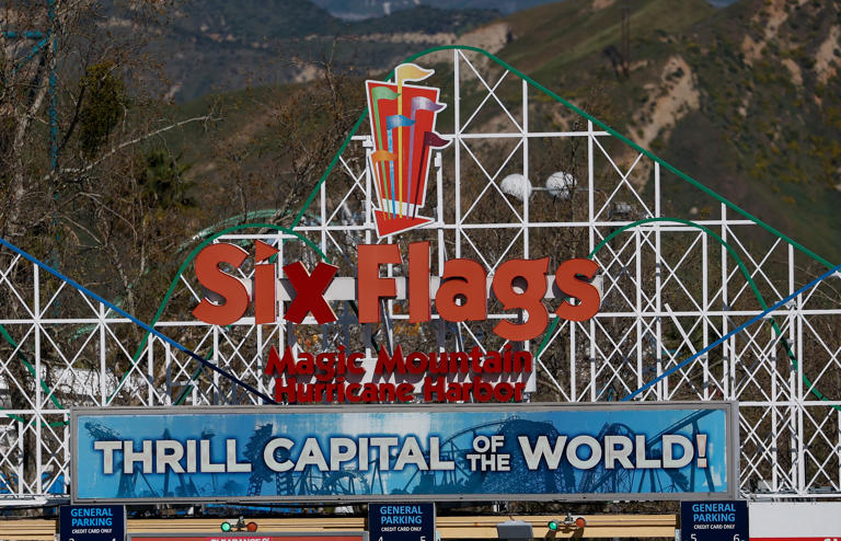 Video shows Six Flags patrons walking down coaster after power outage