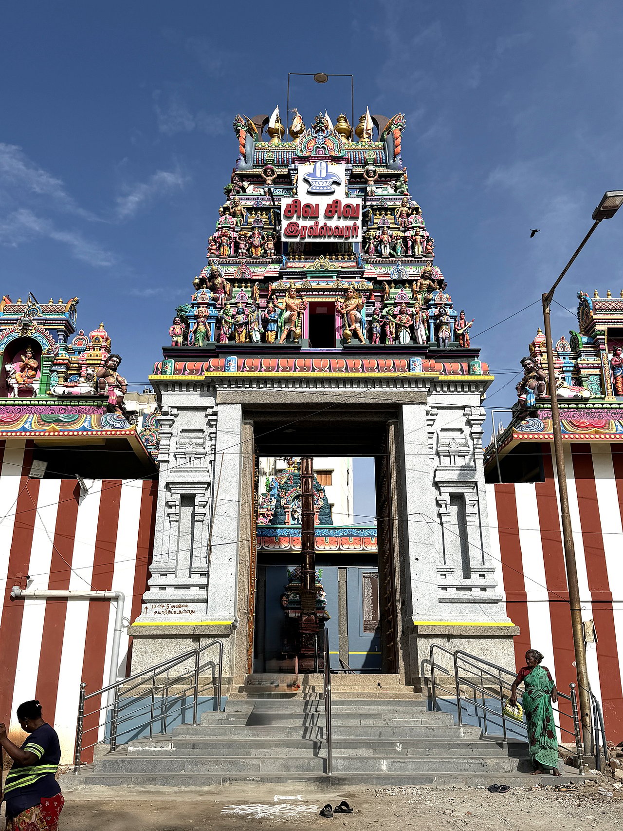 Chennai Ravishwarar temple: Siva linga worshipped by Surya and Vyasa
