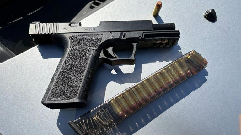 Police arrest man with illegal gun near a child in the back seat of his ...