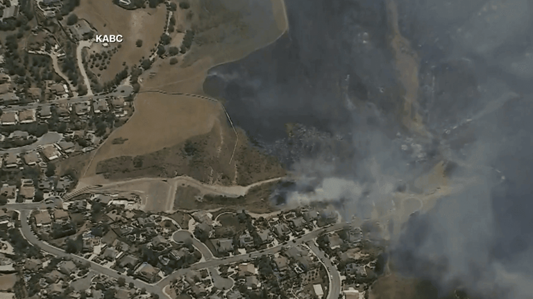 Sandy Fire breaks out in Simi Valley, prompting evacuation orders and ...