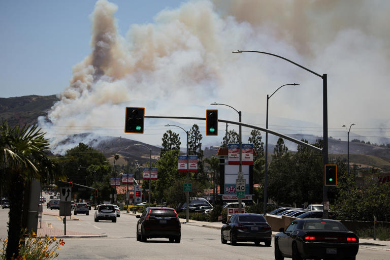 Map shows wildfire ravaging Simi Valley as evacuations underway