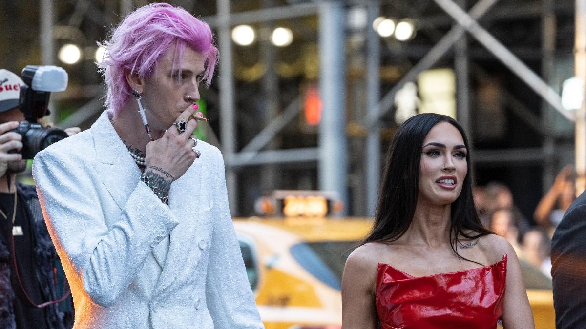 Machine Gun Kelly subtly shouts out ex Megan Fox as he sings 'Twin ...