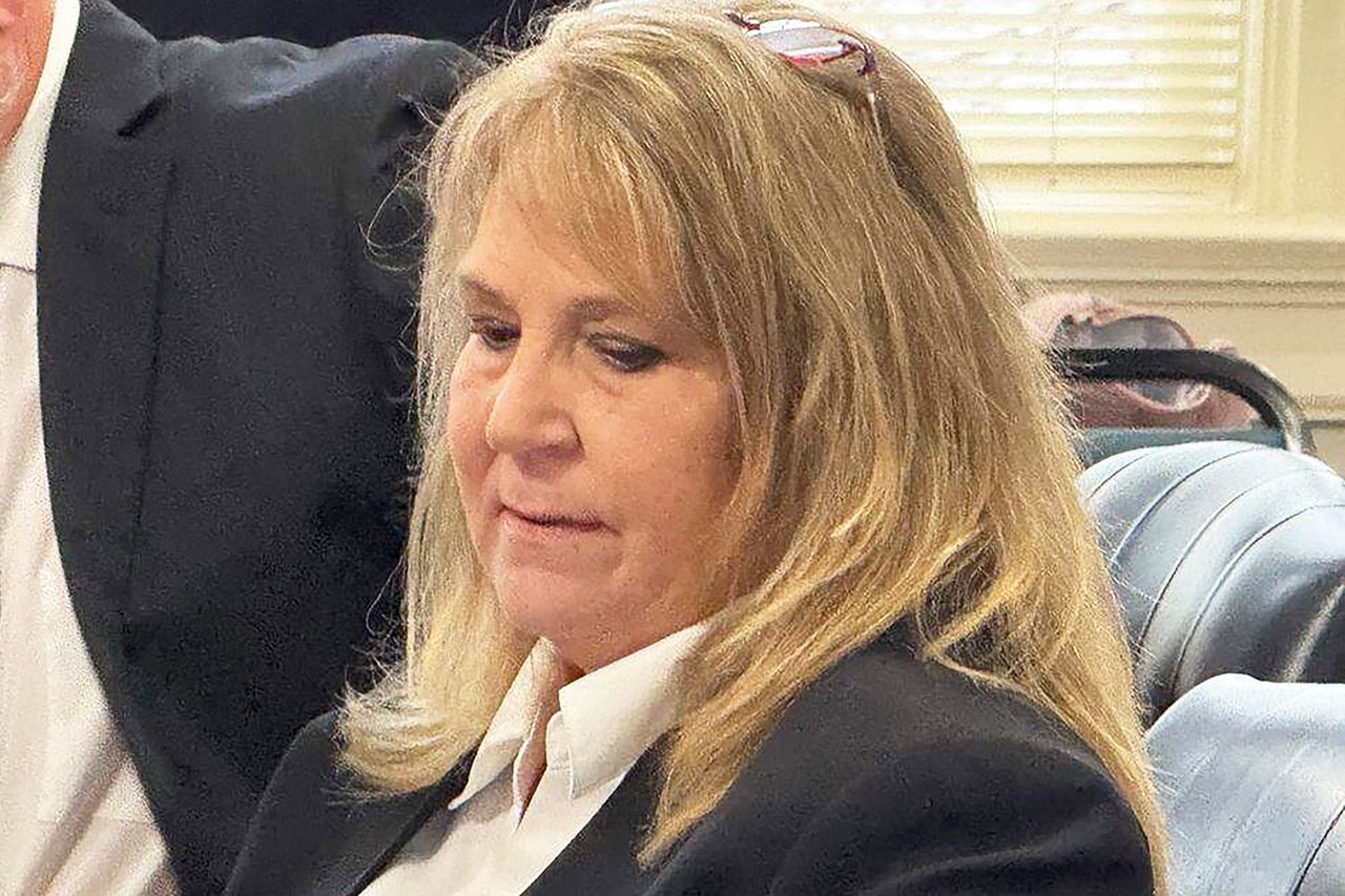 Alex Murdaugh sues court clerk Becky Hill over alleged jury tampering ...