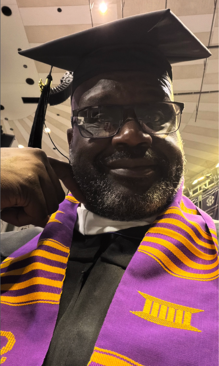 Shaq celebrates fourth degree with chaotic graduation speech and ...