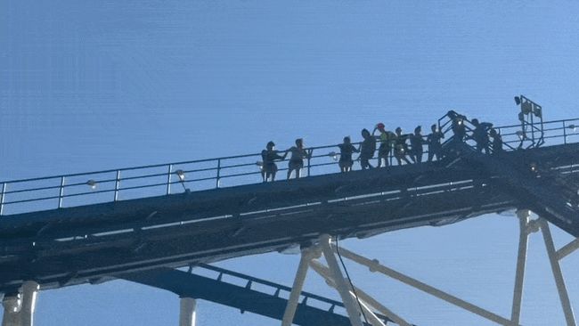 Onlookers provide lighthearted commentary as roller coaster evacuated ...