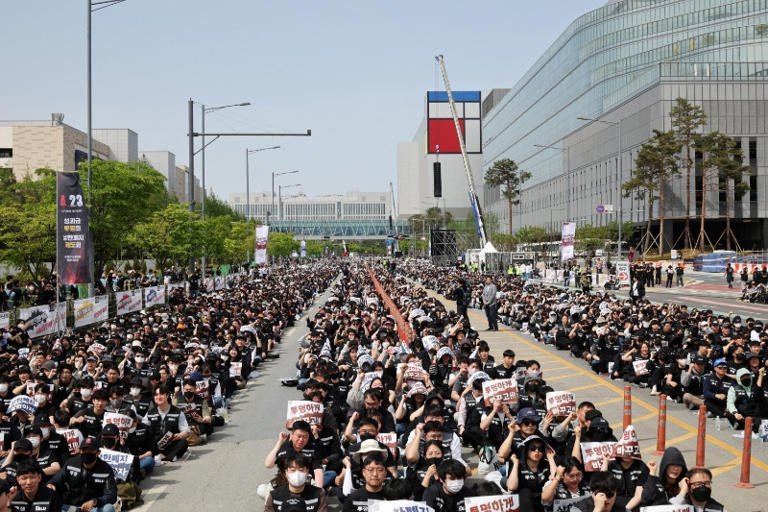 Samsung union, management narrow some differences in talks to avert ...