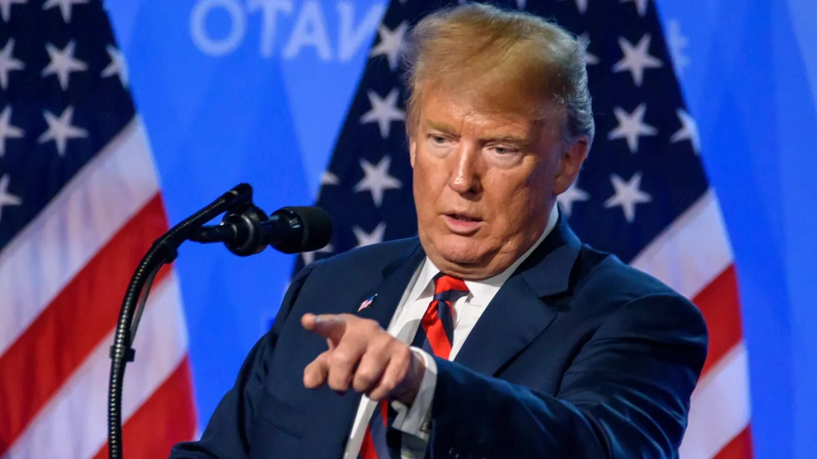 Trump’s sudden golf exit sparks health questions online