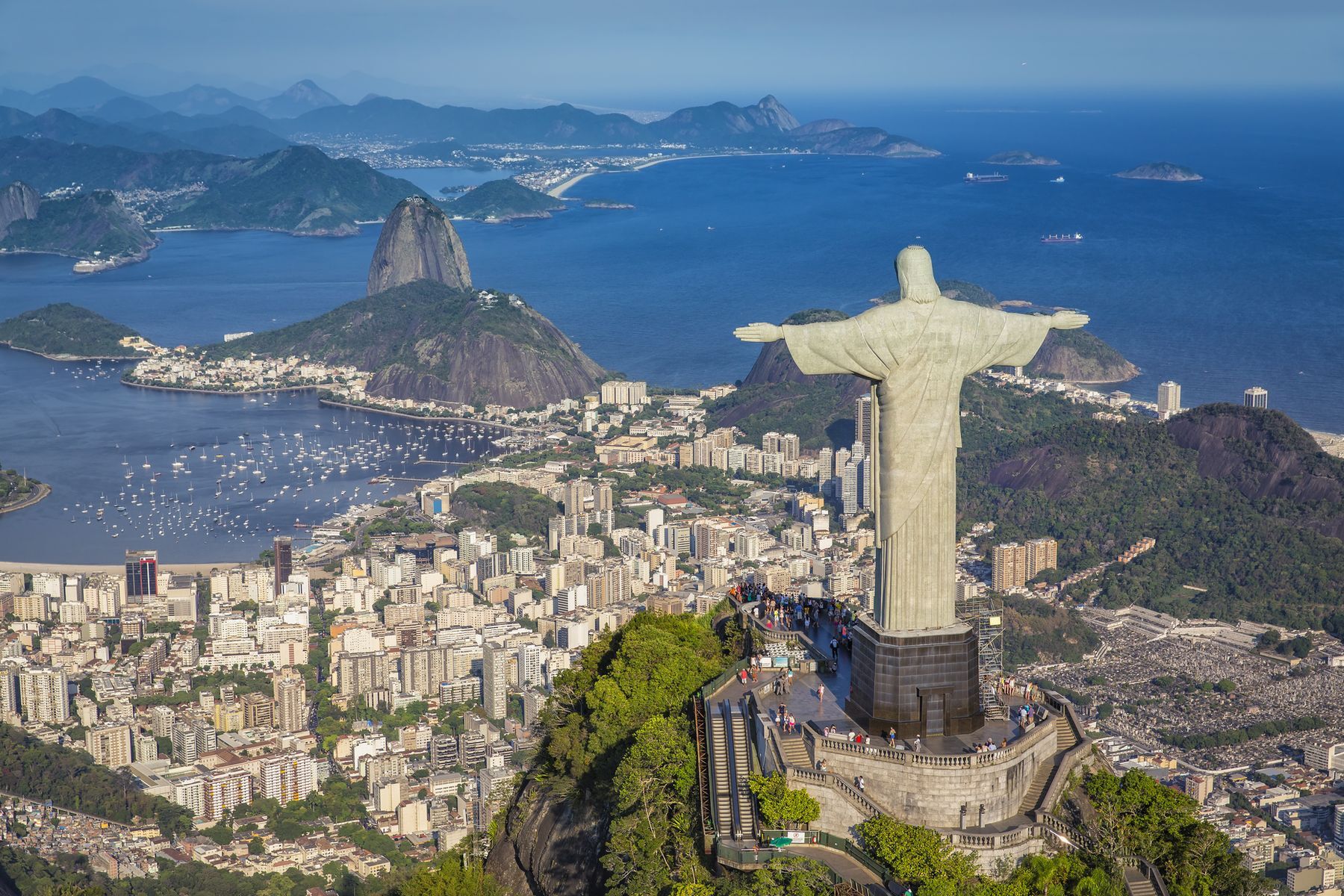 20 gigantic statues that overlook the world