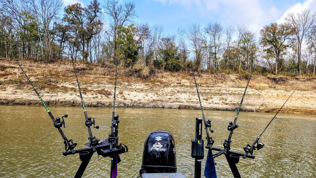 River hole is full of monsters (flathead fishing)