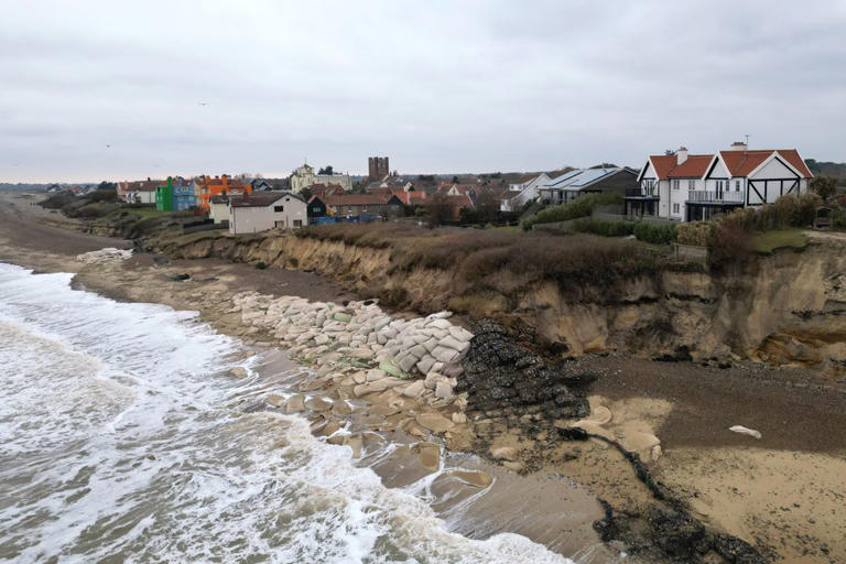 Ditching of climate change forecast 'shows science isn't settled', top ...