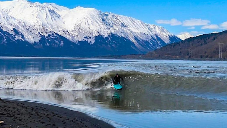 30ft tidal wave powers 5-hour ride through Alaska wilderness (video)