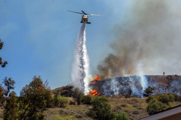 Map shows wildfire ravaging Simi Valley as evacuations underway