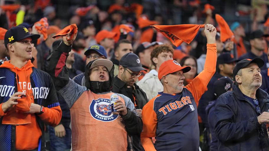 Fans are running wild with a viral moment with Comerica vendor at ...