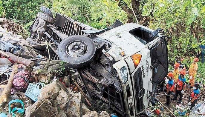 4 dead, 7 hurt in road accidents