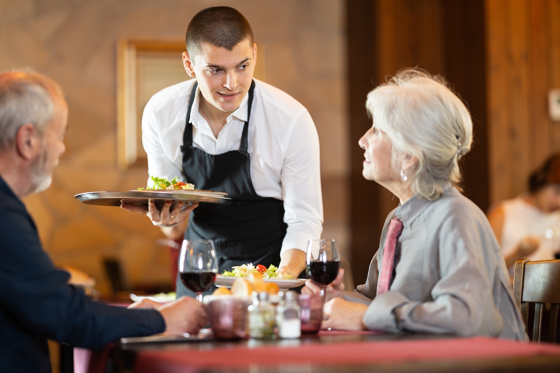 Restaurant : la loi française est formelle, on peut vous refuser un ...