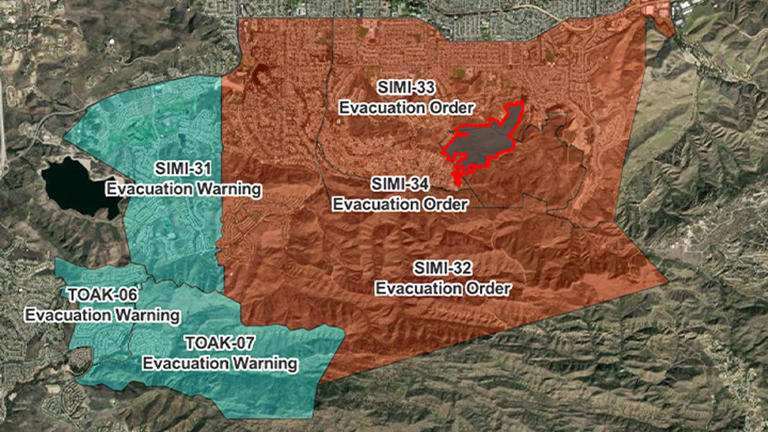 Sandy fire in Simi Valley destroys home, forces thousands to evacuate
