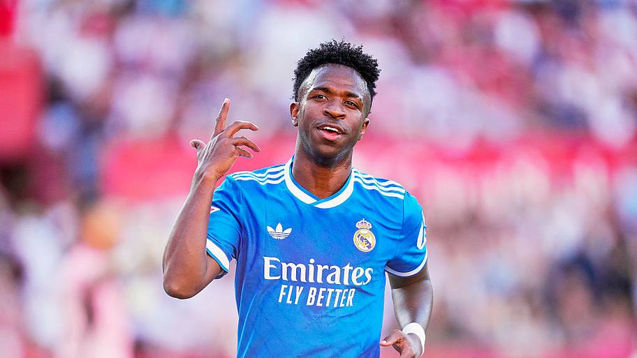 Vinicius Jr gives two-word update after suffering injury against Sevilla