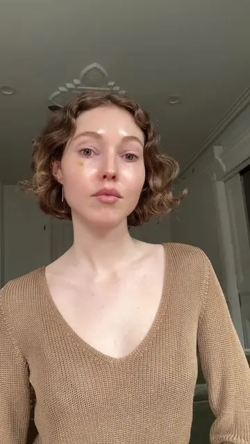 Covering dark circles and a black eye with blush concealer