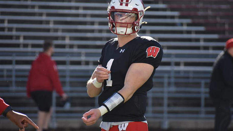 Three reasons Wisconsin's QB room is primed to bounce back this fall