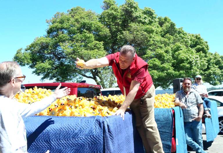 Sequim man wins top prize in Great Peninsula Duck Derby