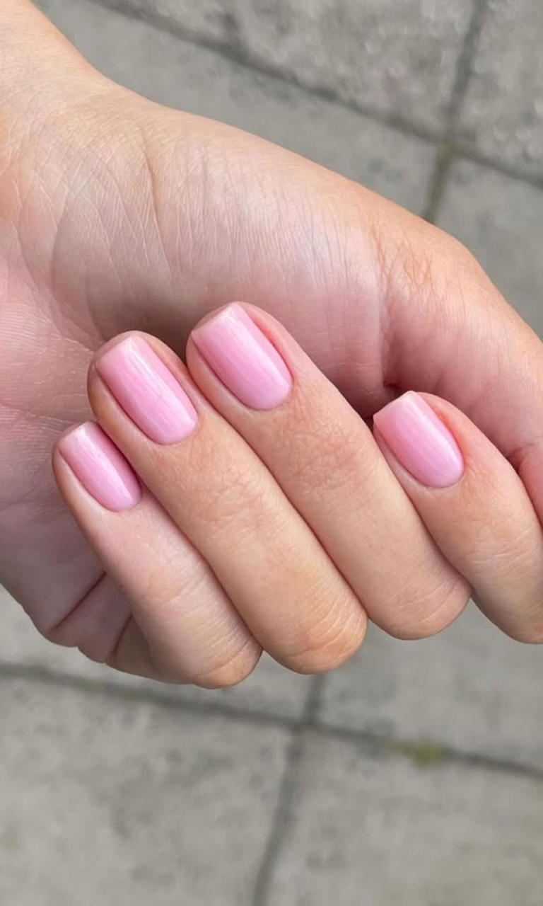 Las manicuras italianas que alargan las manos: 12 ideas para uñas cortas