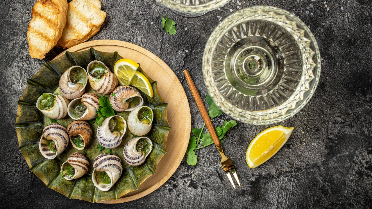 17 well-known dishes travelers often find unexpected