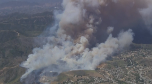 Sandy fire in Southern California's Simi Valley grows to nearly 1,700 ...