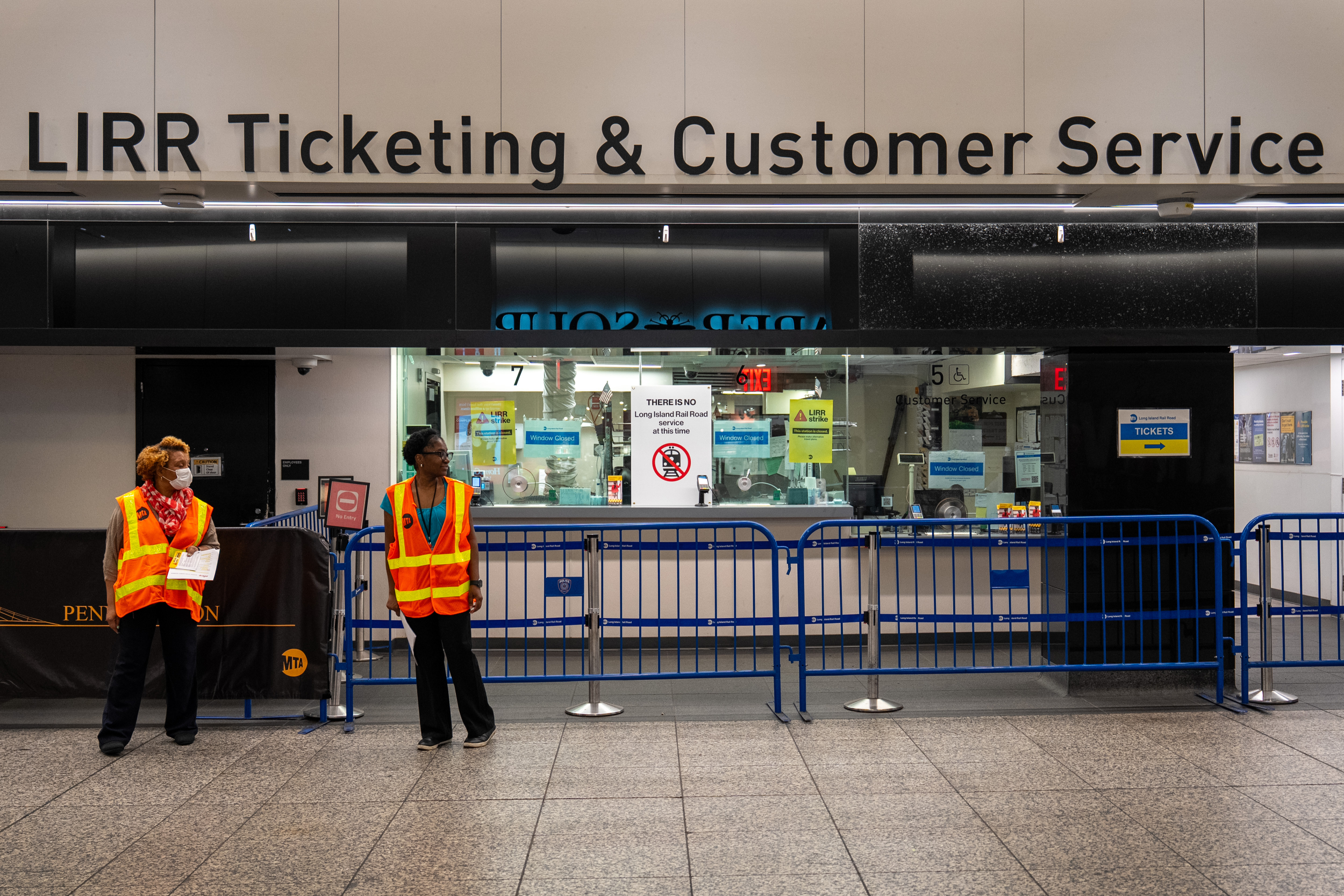 Watch LIRR strike alter New Yorkers' commute; long lines, scheduled ...