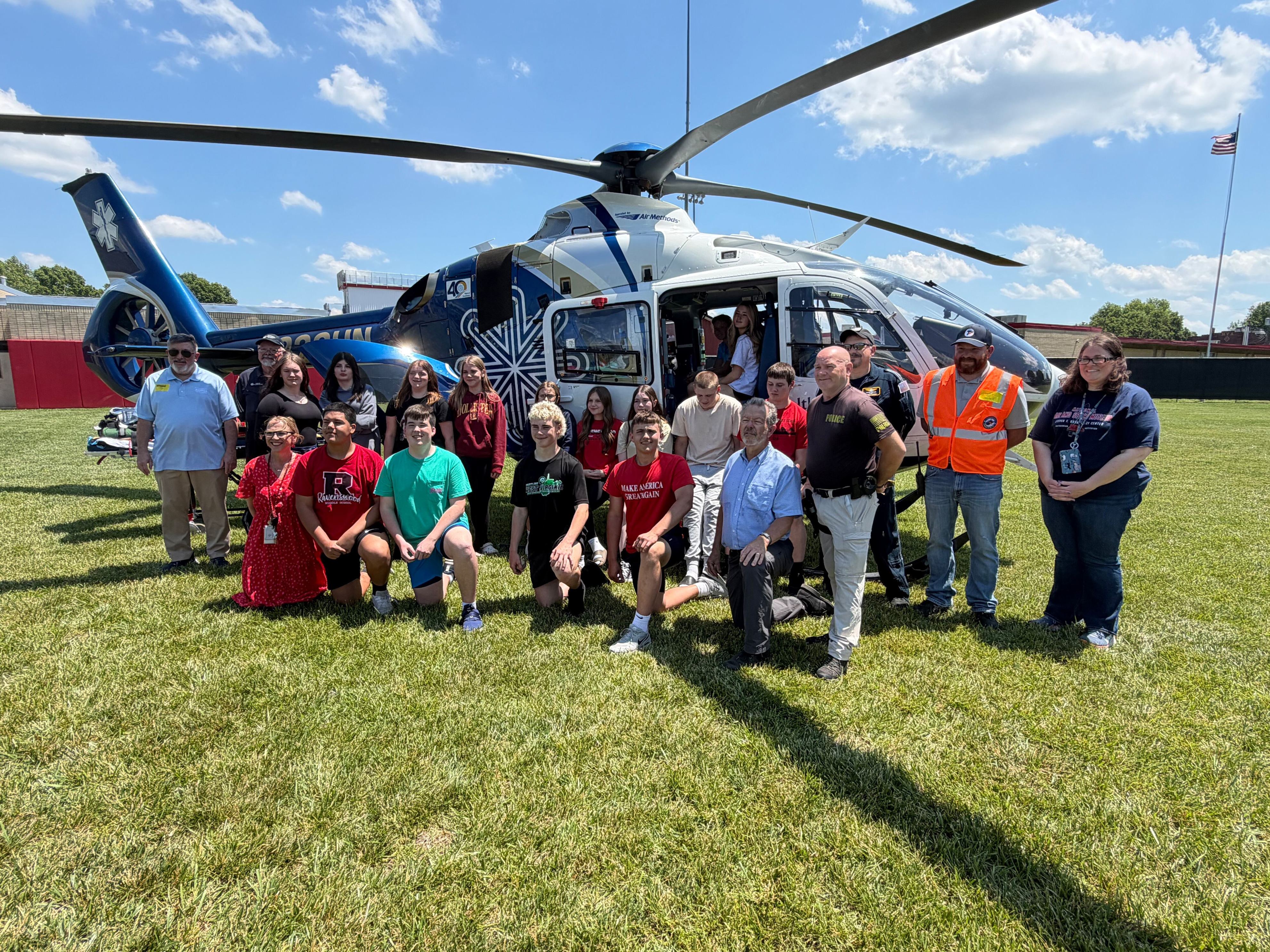 Ravenswood Middle School students get firsthand look at aviation careers