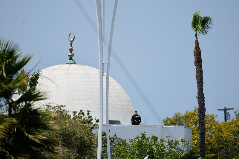 Police converge on San Diego Islamic Center to confront active shooter ...