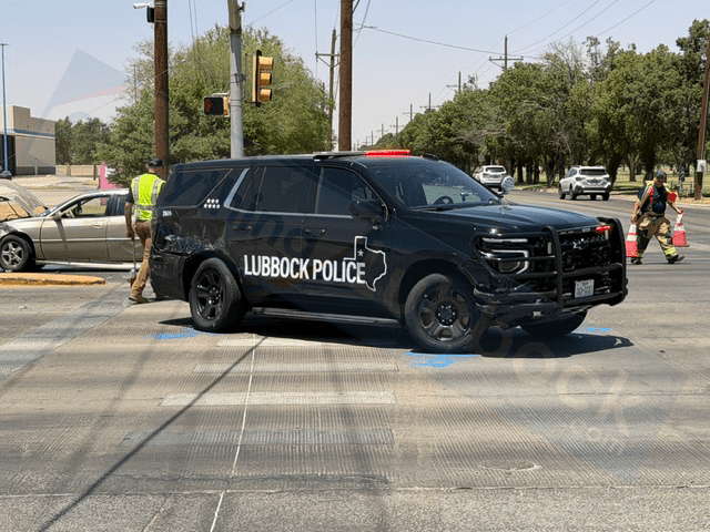 Lubbock police officer crashes while responding to call
